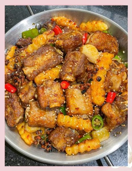 干煸香辣排骨怎么做_干煸排骨用不用焯水-第1张图片-山城妙识