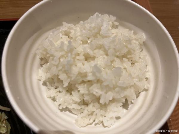 蒸糯米饭糯米要泡多久_蒸糯米最佳浸泡时间-第1张图片-山城妙识