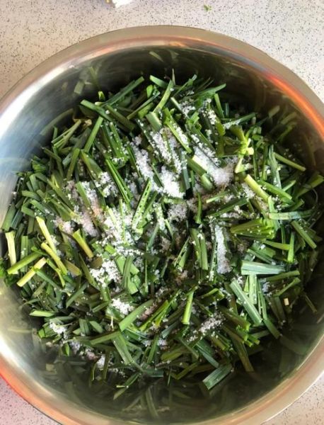 腌咸韭菜不变色的做法_韭菜腌多久不会变色-第3张图片-山城妙识 腌咸韭菜不变色的做法_韭菜腌多久不会变色-第3张图片-山城妙识