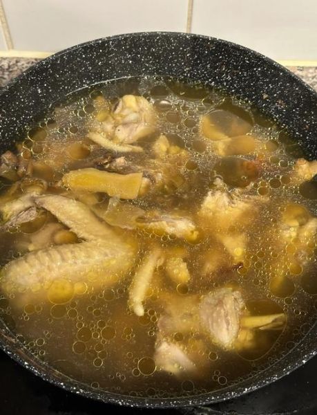 鸡肉炖汤怎么炖才好吃_鸡肉炖汤的家常做法-第1张图片-山城妙识