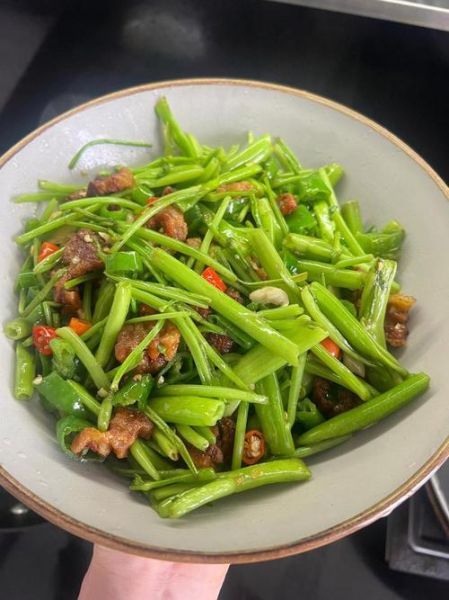 空心菜炒肉怎么做_空心菜炒肉用焯水吗-第2张图片-山城妙识 空心菜炒肉怎么做_空心菜炒肉用焯水吗-第2张图片-山城妙识