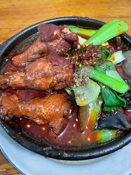 砂锅炖鸡腿怎么做_砂锅炖鸡腿需要焯水吗-第1张图片-山城妙识