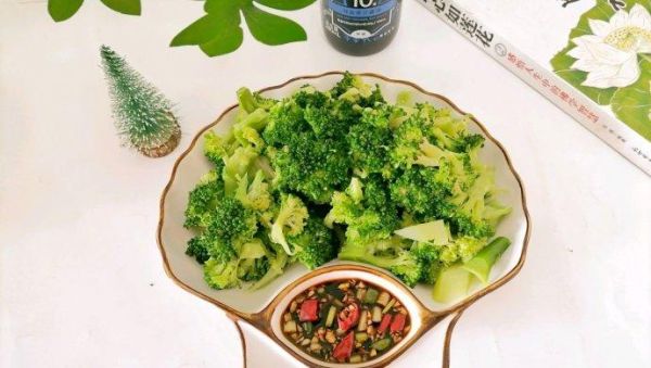 水煮西兰花怎么做好吃_水煮西兰花需要焯水吗-第2张图片-山城妙识 水煮西兰花怎么做好吃_水煮西兰花需要焯水吗-第2张图片-山城妙识