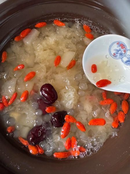 冰糖雪耳糖水怎么做_雪耳要泡多久-第1张图片-山城妙识