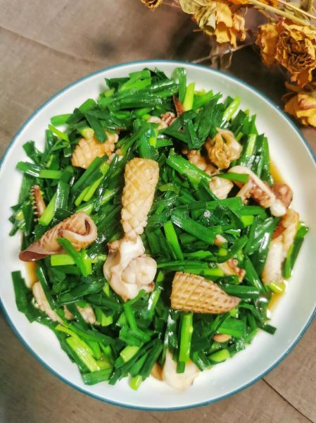 韭菜炒鱿鱼怎么炒才嫩_韭菜炒鱿鱼的家常做法-第2张图片-山城妙识 韭菜炒鱿鱼怎么炒才嫩_韭菜炒鱿鱼的家常做法-第2张图片-山城妙识