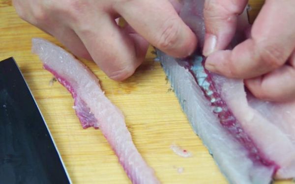 鲫鱼怎么切块_鲫鱼切块技巧-第1张图片-山城妙识 鲫鱼怎么切块_鲫鱼切块技巧-第1张图片-山城妙识