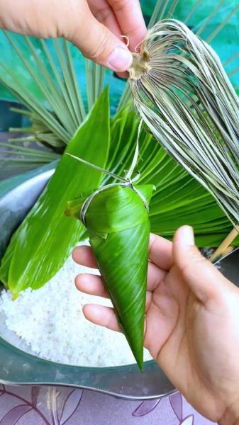 初学者包粽子怎么包_粽子叶子怎么处理-第3张图片-山城妙识