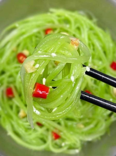 炝莴笋丝怎么做好吃_炝莴笋丝要不要焯水-第1张图片-山城妙识