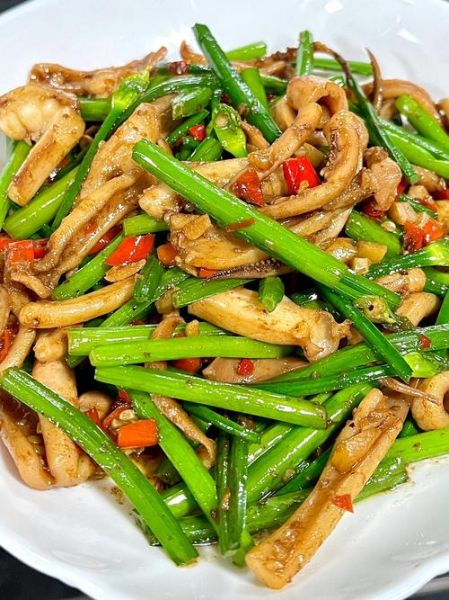 鱿鱼炒韭菜花怎么做_鱿鱼炒韭菜花用焯水吗-第3张图片-山城妙识