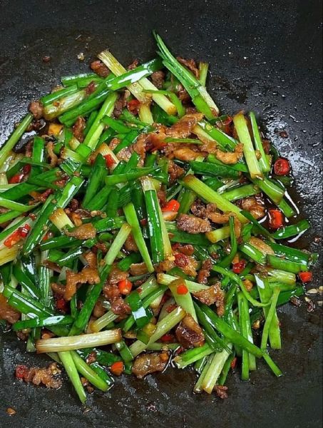 韭菜炒肉怎么做_韭菜炒肉用哪个部位肉-第1张图片-山城妙识 韭菜炒肉怎么做_韭菜炒肉用哪个部位肉-第1张图片-山城妙识