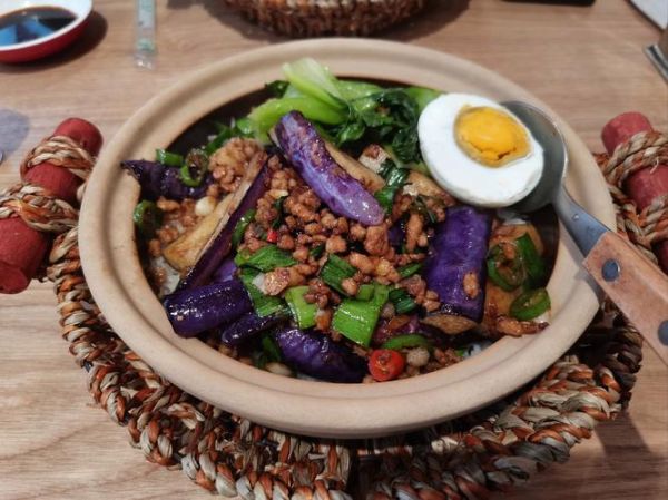 肉末茄子煲仔饭怎么做_肉末茄子煲仔饭热量高吗-第1张图片-山城妙识