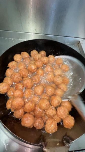 炸肉圆的做法和配料_如何让肉圆外酥里嫩-第3张图片-山城妙识