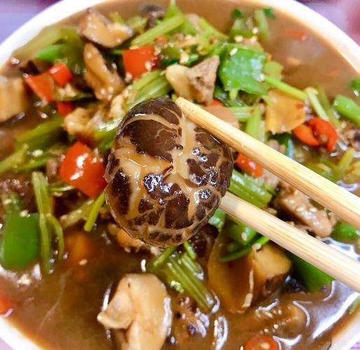 新鲜花菇怎么做好吃_花菇炒肉的做法步骤-第3张图片-山城妙识