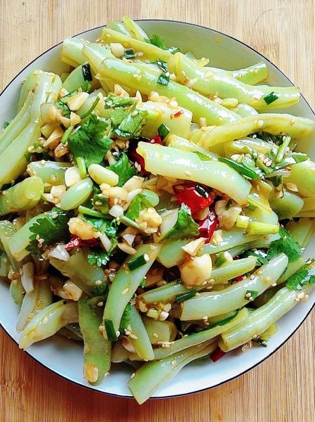 凉拌爽口小白菜怎么做好吃_焯水还是直接拌-第1张图片-山城妙识