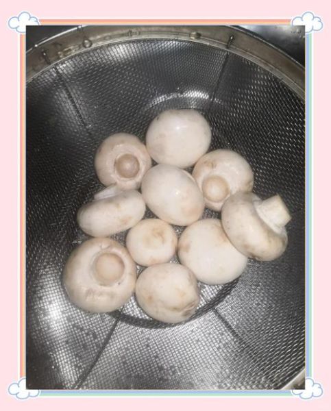 双孢菇用焯水吗_焯水后营养会流失吗-第2张图片-山城妙识