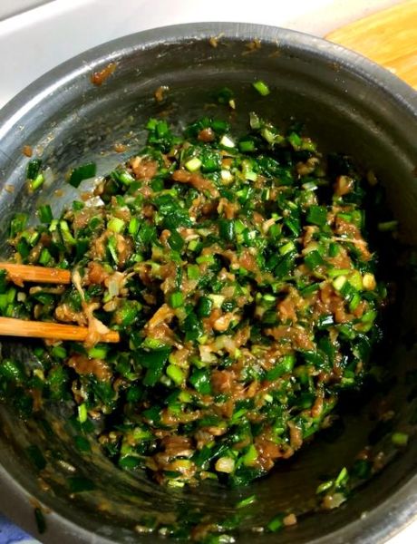 猪肉韭菜饺子馅怎么调才香_韭菜猪肉饺子馅比例是多少-第1张图片-山城妙识