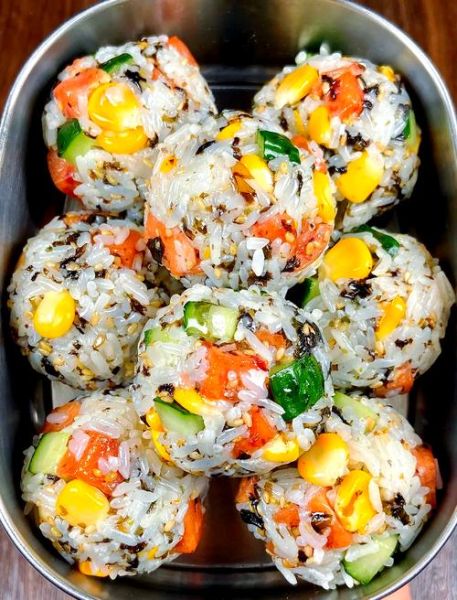 简易饭团怎么做_饭团用剩米饭可以吗-第2张图片-山城妙识 简易饭团怎么做_饭团用剩米饭可以吗-第2张图片-山城妙识