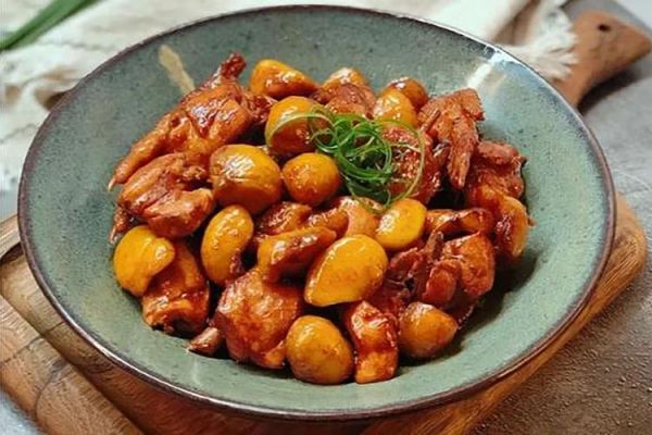 栗子焖鸡怎么做好吃_栗子焖鸡用什么鸡最好-第1张图片-山城妙识 栗子焖鸡怎么做好吃_栗子焖鸡用什么鸡最好-第1张图片-山城妙识