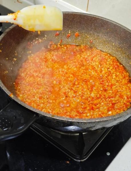 自制辣椒酱蒜蓉辣酱怎么做_蒜蓉辣酱保存多久-第2张图片-山城妙识 自制辣椒酱蒜蓉辣酱怎么做_蒜蓉辣酱保存多久-第2张图片-山城妙识