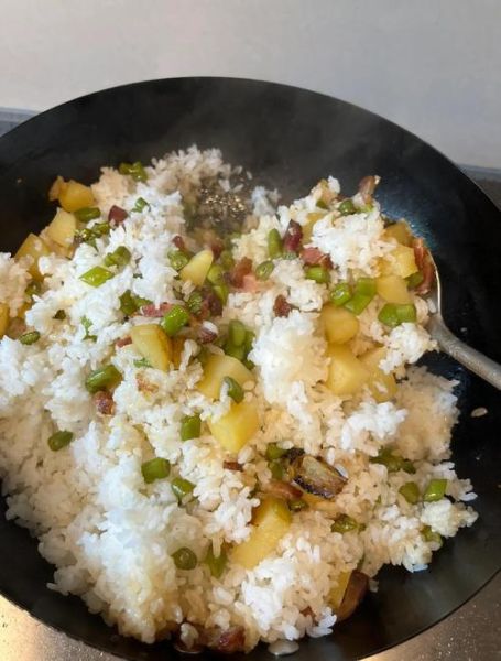 腊肉焖饭怎么做_腊肉焖饭怎么做好吃-第1张图片-山城妙识 腊肉焖饭怎么做_腊肉焖饭怎么做好吃-第1张图片-山城妙识