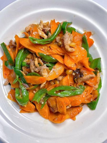 胡萝卜丝炒肉怎么做_炒多久才脆嫩-第3张图片-山城妙识 胡萝卜丝炒肉怎么做_炒多久才脆嫩-第3张图片-山城妙识