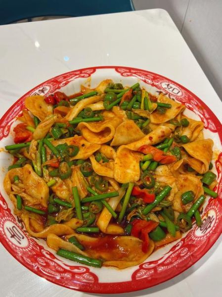 猫耳朵怎么做_猫耳朵面片怎么和面-第1张图片-山城妙识 猫耳朵怎么做_猫耳朵面片怎么和面-第1张图片-山城妙识