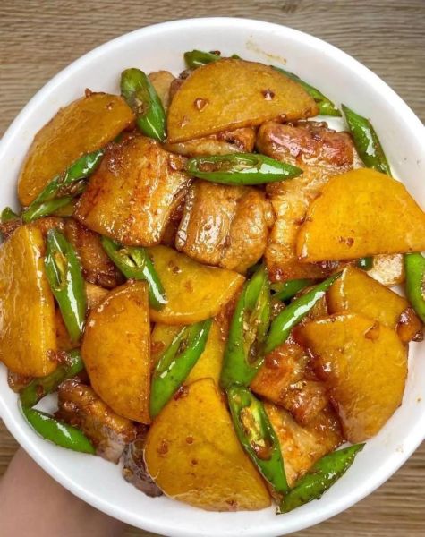 红烧土豆片怎么做_红烧土豆片用不用焯水-第1张图片-山城妙识