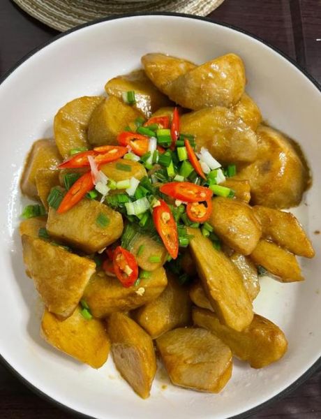 炒芋头怎么做才软糯入味_家常炒芋头需要焯水吗-第1张图片-山城妙识