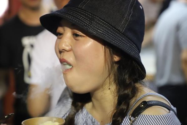 冒烟冰淇淋怎么做_网红冒烟冰淇淋安全吗-第3张图片-山城妙识