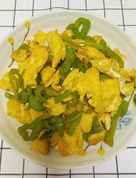 尖椒炒鸡蛋怎样做好吃_尖椒炒鸡蛋的秘诀-第1张图片-山城妙识