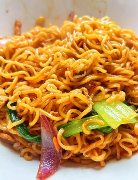 怎么炒方便面简单又好吃_炒方便面需要几分钟-第2张图片-山城妙识