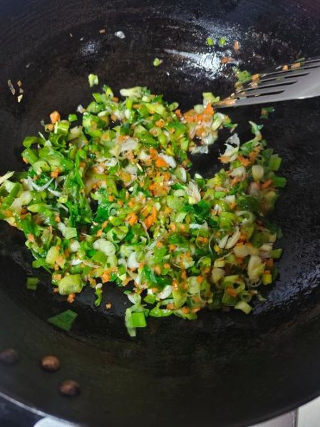 猪肉大葱饺子馅怎么做_猪肉大葱饺子馅怎么调才香-第3张图片-山城妙识