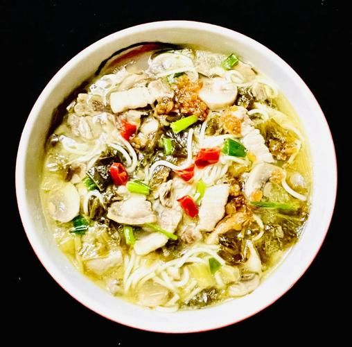 一碗雪菜肉丝面热量是多少_减肥能吃吗-第2张图片-山城妙识