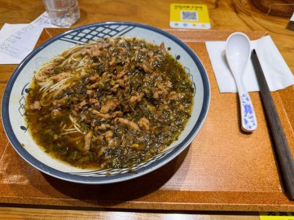 一碗雪菜肉丝面热量是多少_减肥能吃吗-第3张图片-山城妙识