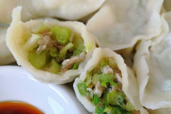 芹菜虾仁饺子馅怎么做_芹菜虾仁饺子馅的做法大全-第3张图片-山城妙识