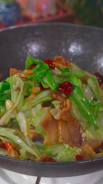 莲花白炒肉怎么炒好吃_莲花白炒肉的家常做法-第2张图片-山城妙识