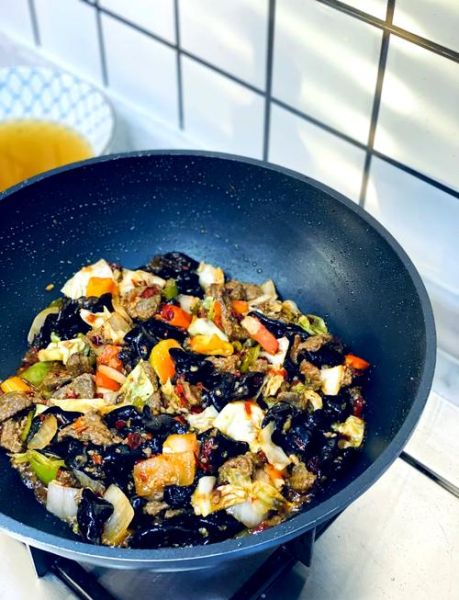 新疆过油肉怎么做_正宗做法和家常区别-第2张图片-山城妙识 新疆过油肉怎么做_正宗做法和家常区别-第2张图片-山城妙识