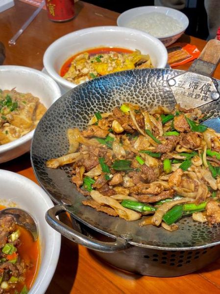 湖南白辣椒炒肉怎么做_正宗做法步骤详解-第2张图片-山城妙识 湖南白辣椒炒肉怎么做_正宗做法步骤详解-第2张图片-山城妙识