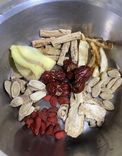 当归花旗参炖鸡的功效与禁忌_适合什么人喝-第1张图片-山城妙识 当归花旗参炖鸡的功效与禁忌_适合什么人喝-第1张图片-山城妙识