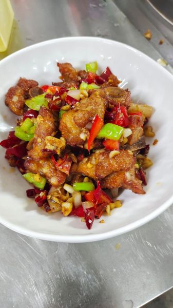 蒜香骨怎么做才酥脆_蒜香骨家常做法-第1张图片-山城妙识