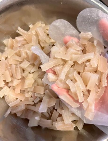 透明肉皮冻怎么做_肉皮冻不浑浊的秘诀-第1张图片-山城妙识 透明肉皮冻怎么做_肉皮冻不浑浊的秘诀-第1张图片-山城妙识