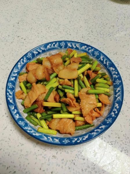 蒜苔炒肉的蒜苔用焯水吗_焯水还是不焯水-第1张图片-山城妙识 蒜苔炒肉的蒜苔用焯水吗_焯水还是不焯水-第1张图片-山城妙识