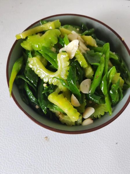 辣椒炒苦瓜怎么做_苦瓜不苦技巧-第3张图片-山城妙识