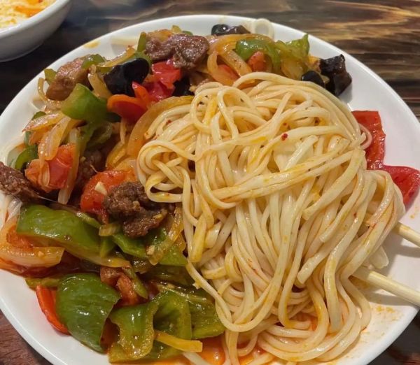 新疆拉条子拌面怎么做_正宗拉条子拌面做法大全-第1张图片-山城妙识 新疆拉条子拌面怎么做_正宗拉条子拌面做法大全-第1张图片-山城妙识