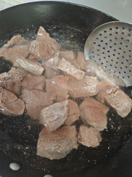 清水煮牛肉怎么做才嫩_清水煮牛肉需要焯水吗-第2张图片-山城妙识