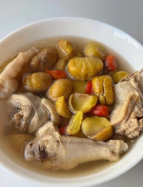 广东板栗煲鸡汤的做法_板栗鸡汤怎么煲才香-第1张图片-山城妙识 广东板栗煲鸡汤的做法_板栗鸡汤怎么煲才香-第1张图片-山城妙识