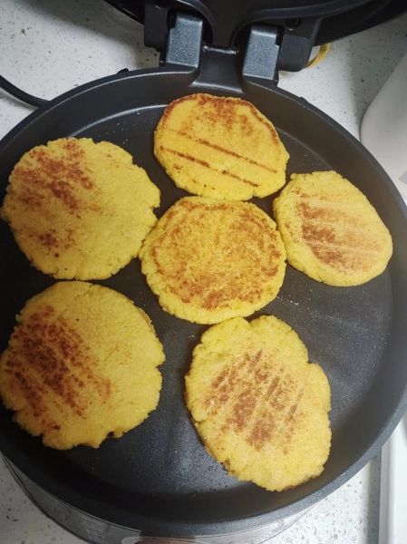 不放面粉的玉米面饼子怎么做_无面粉玉米饼健康吗-第2张图片-山城妙识