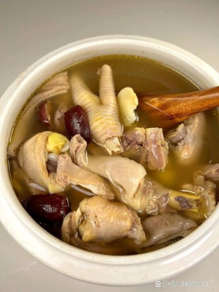 猪肚鸡汤放什么配料_猪肚鸡汤正宗配料有哪些-第1张图片-山城妙识 猪肚鸡汤放什么配料_猪肚鸡汤正宗配料有哪些-第1张图片-山城妙识