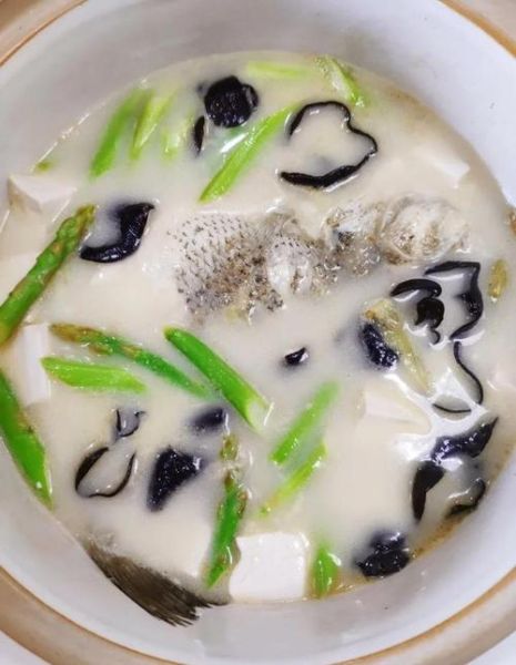 清炖鲈鱼汤怎么做好吃_清炖鲈鱼汤做法窍门-第2张图片-山城妙识