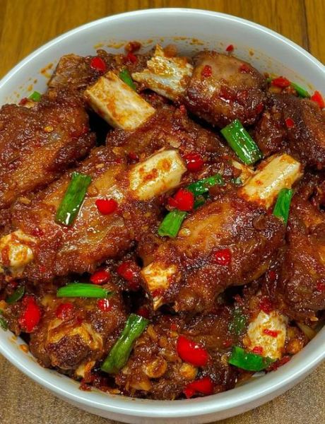 蒜香炒排骨怎么做_蒜香排骨最正宗做法-第1张图片-山城妙识